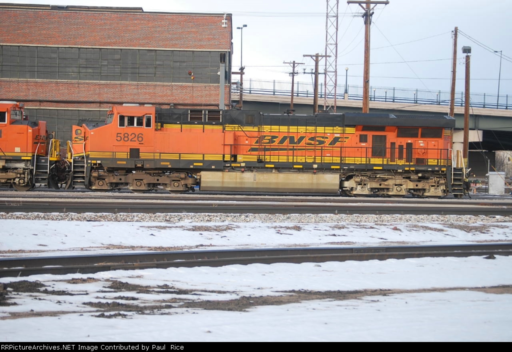 BNSF 5826